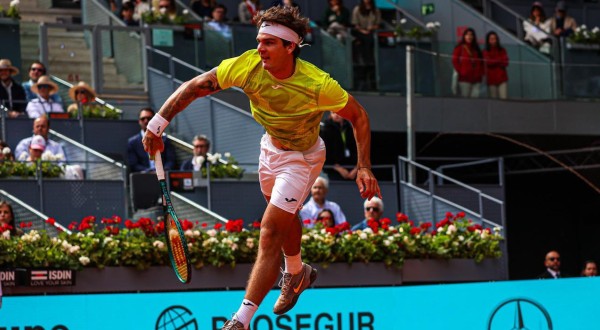 Thiago Wild perde 5 match-points, é eliminado em Turim e detona raquete ...