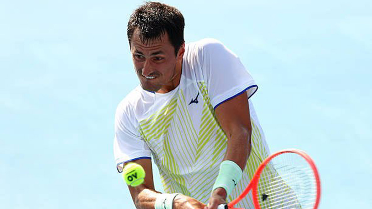 Polêmico Tomic estreia com vitória no quali do Australian Open